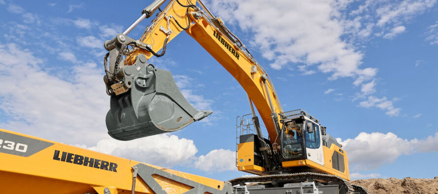 World premiere: Liebherr debuted a crawler excavator with a hydrogen ...