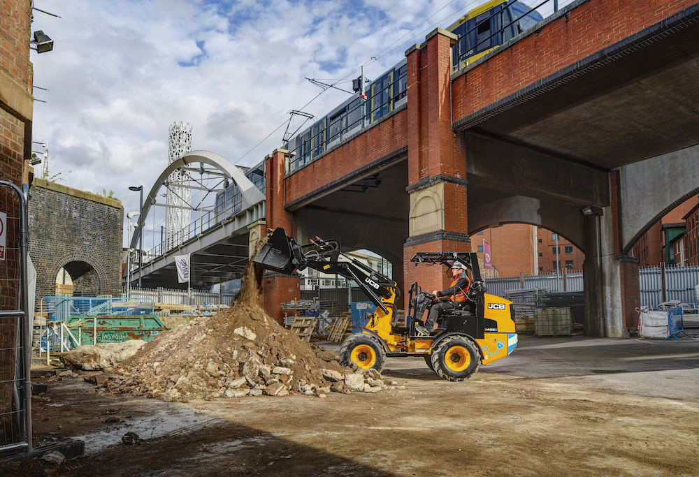 JCB launches zero emission 403E compact electric loader - M. EQUIPMENT ...