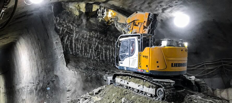 Liebherr R 930 Tunnel crawler excavator launched on the world market ...